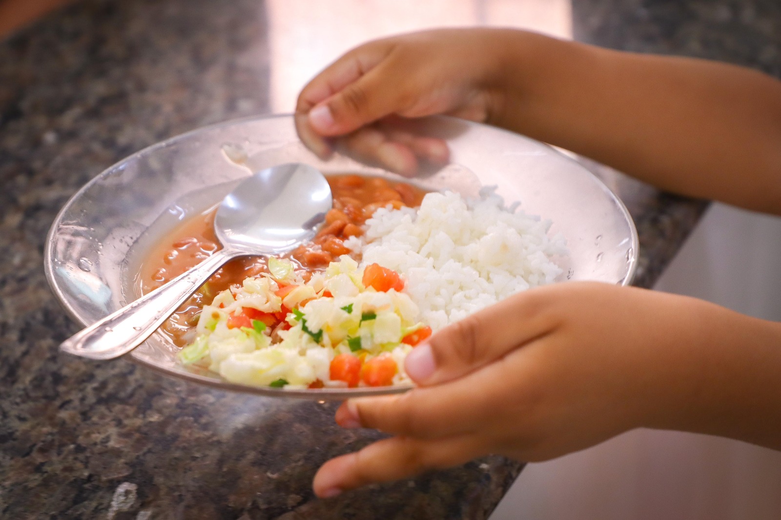 Ferraz distribui 16 mil refeições diárias na merenda escolar ...